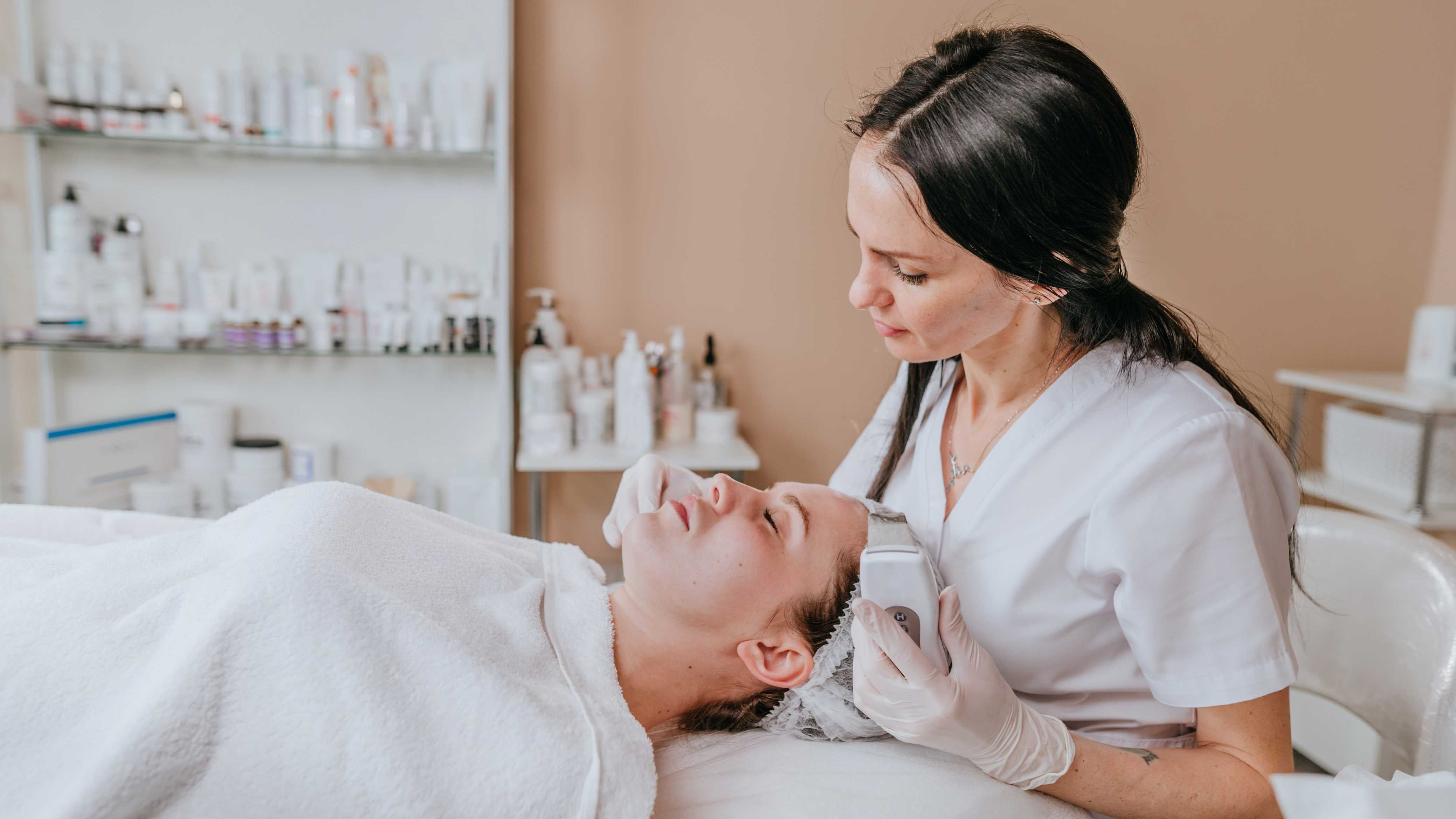 How to Increase Customer Loyalty as an Esthetician (1) – Pure Raum